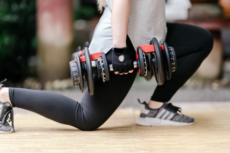 7 Beginner-Friendly Dumbbell Workouts For Ladies To Tone Up With At ...